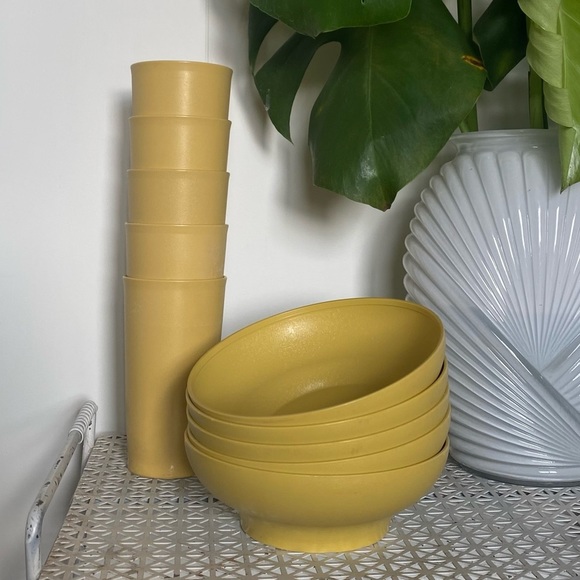 Tupperware | Kitchen | Vintage Set Of Tupperware Cups Bowls Set Of 5 ...